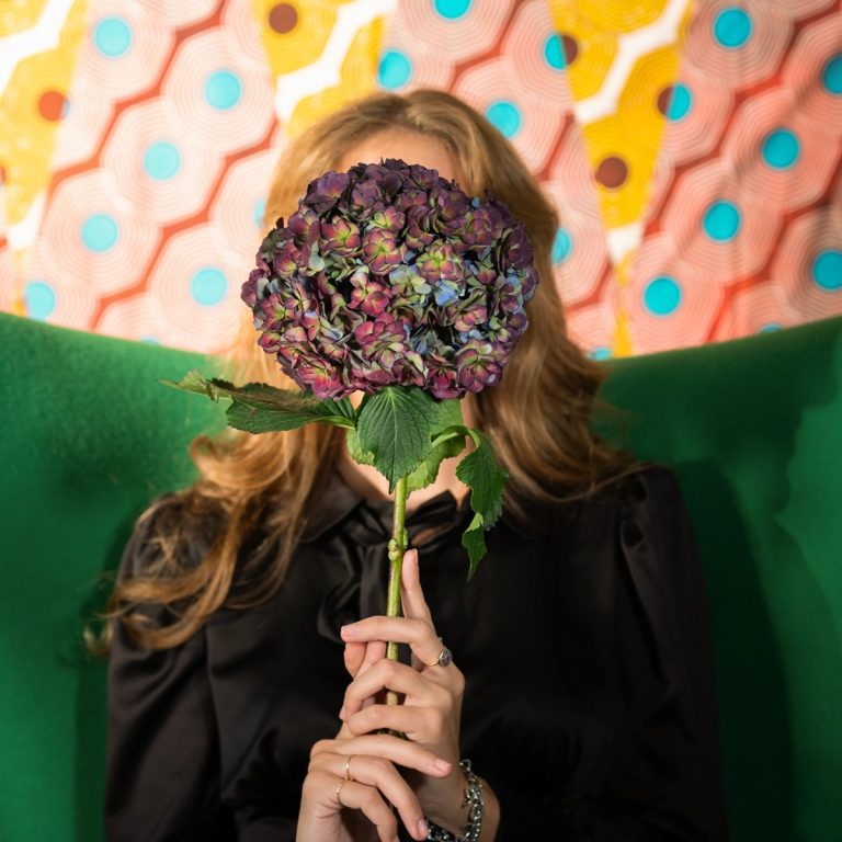 Chi è Erin Doom, la misteriosa scrittrice del Fabbricante di lacrime