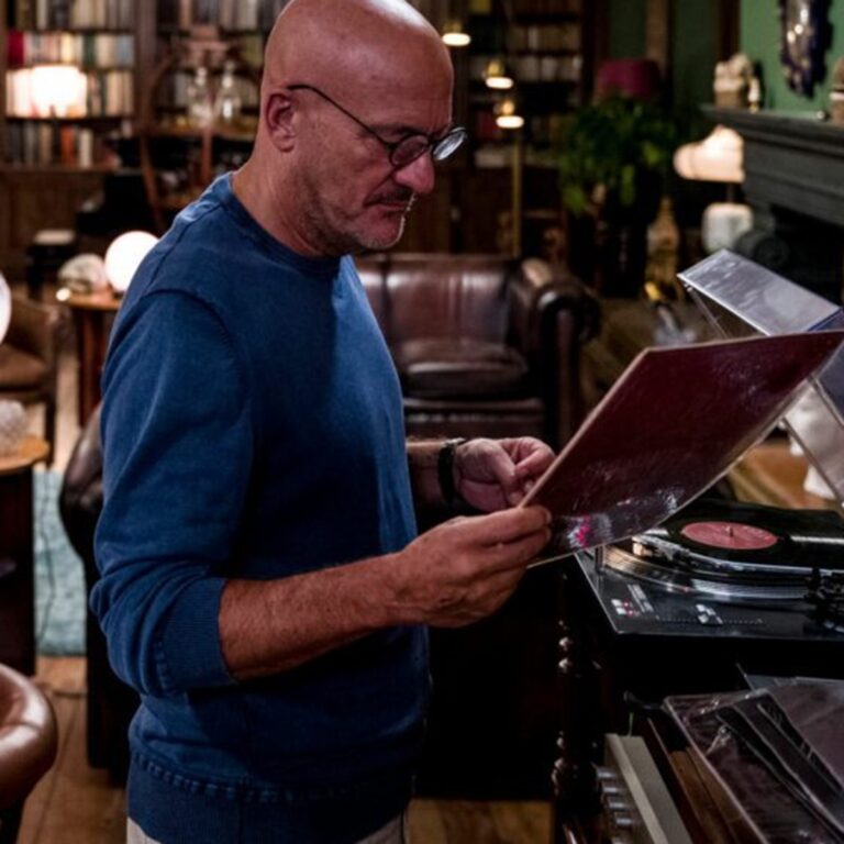 "Vicini di casa", il film italiano con Claudio Bisio è su Netflix